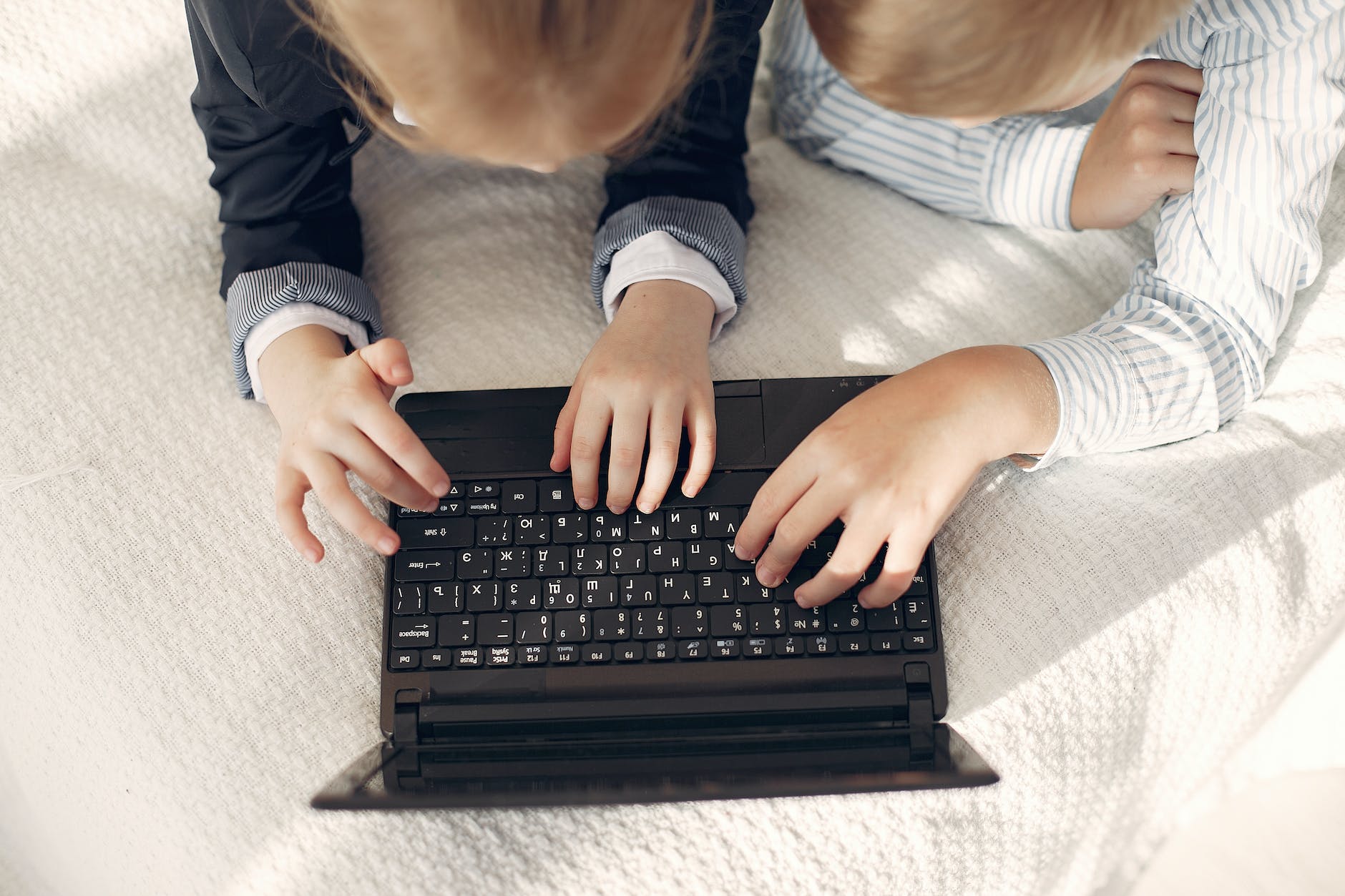 Should my Homeschool Kids Learn to Type the Correct Way?